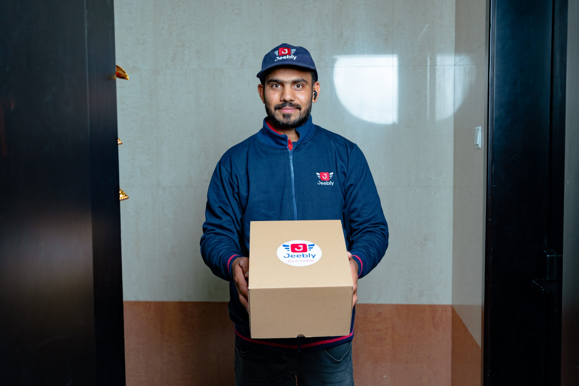 Top Logistics Companies in UAE | Jeebly Delivery Dubai