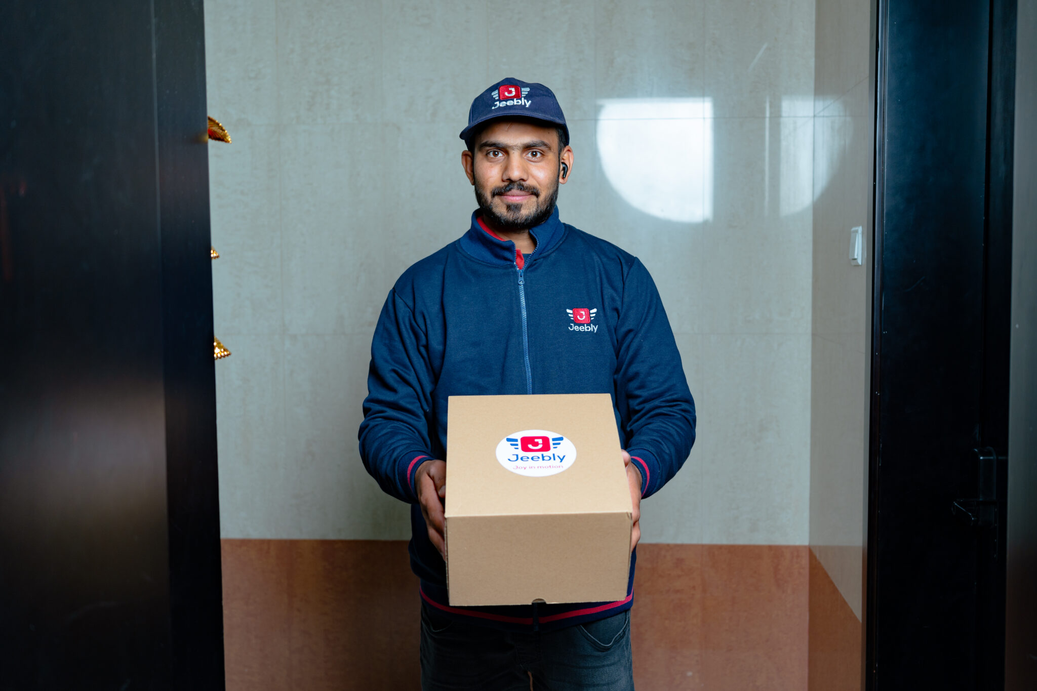 Top Logistics Companies in UAE | Jeebly Delivery Dubai